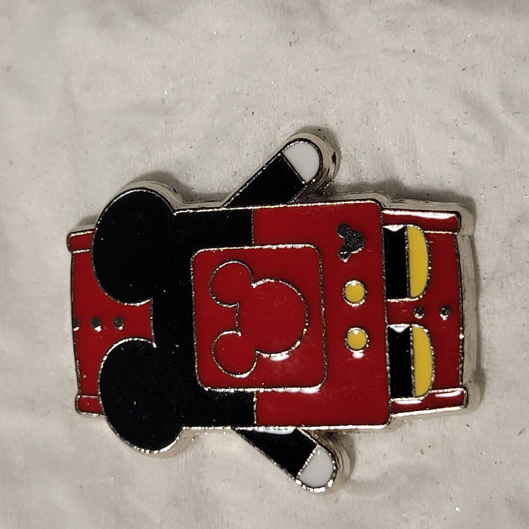 Mickey Mouse Disney Needle Minder - Etsy