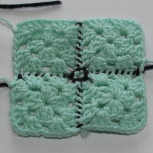 Crochet Granny Square Blanket Pattern. Link Pixel Blanket Granny Square ...