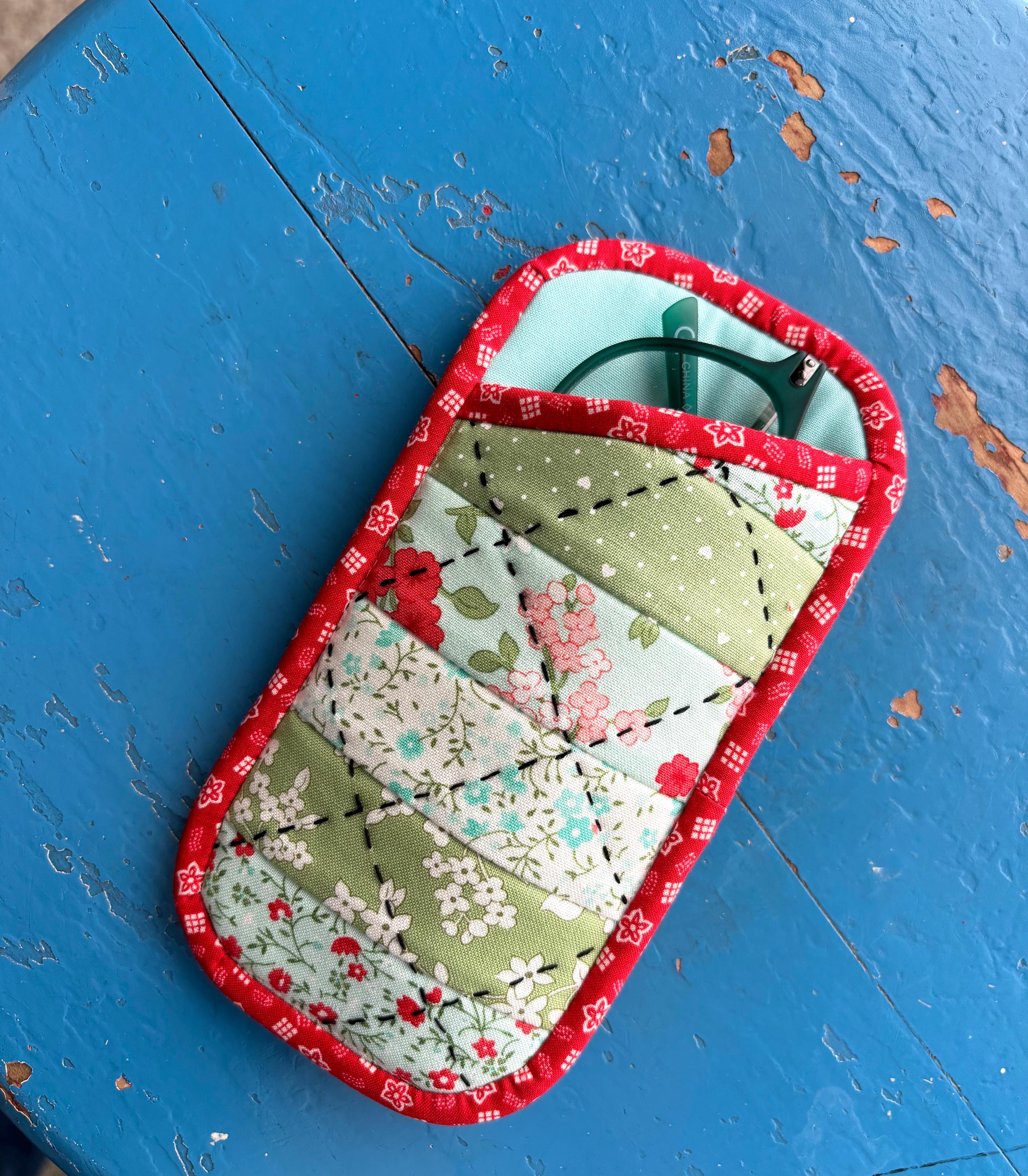 Eyeglass Case - Vintage Floral Patchwork - Quilted - Etsy