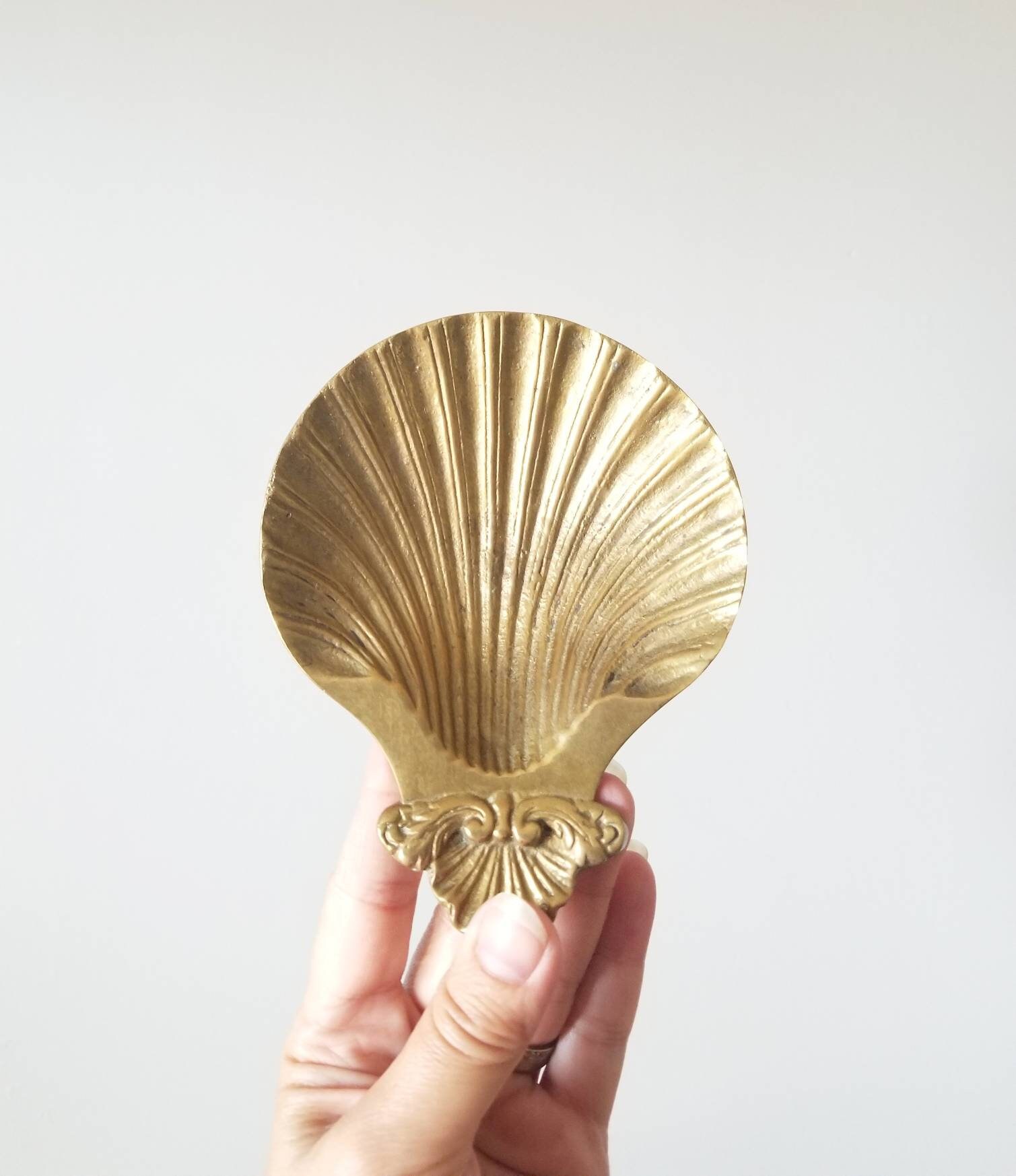 Vintage brass shell dish | trinket dish | seashell footed brass dish Vintage brass shell dish | trinket dish | seashell footed brass dish