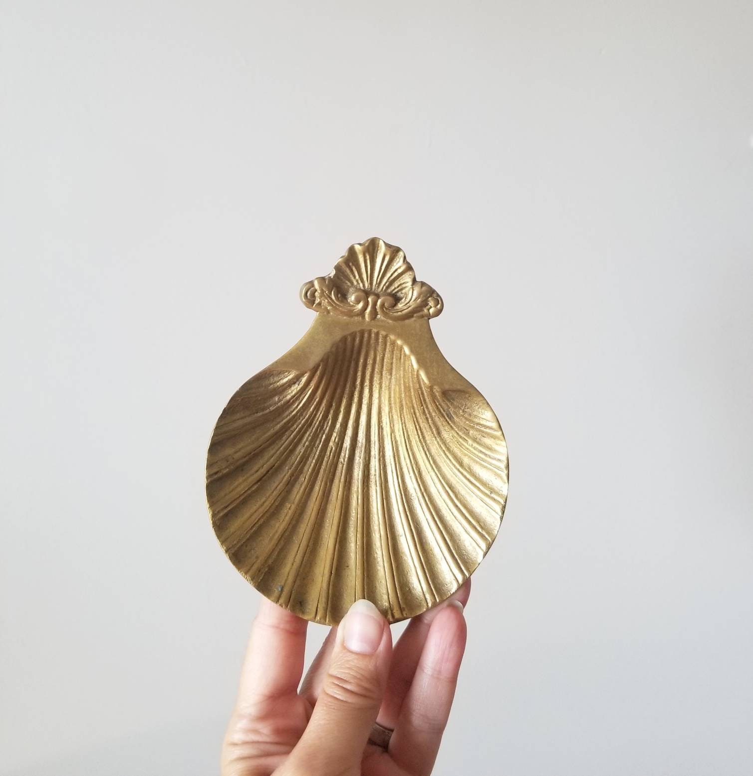 Vintage brass shell dish | trinket dish | seashell footed brass dish Vintage brass shell dish | trinket dish | seashell footed brass dish