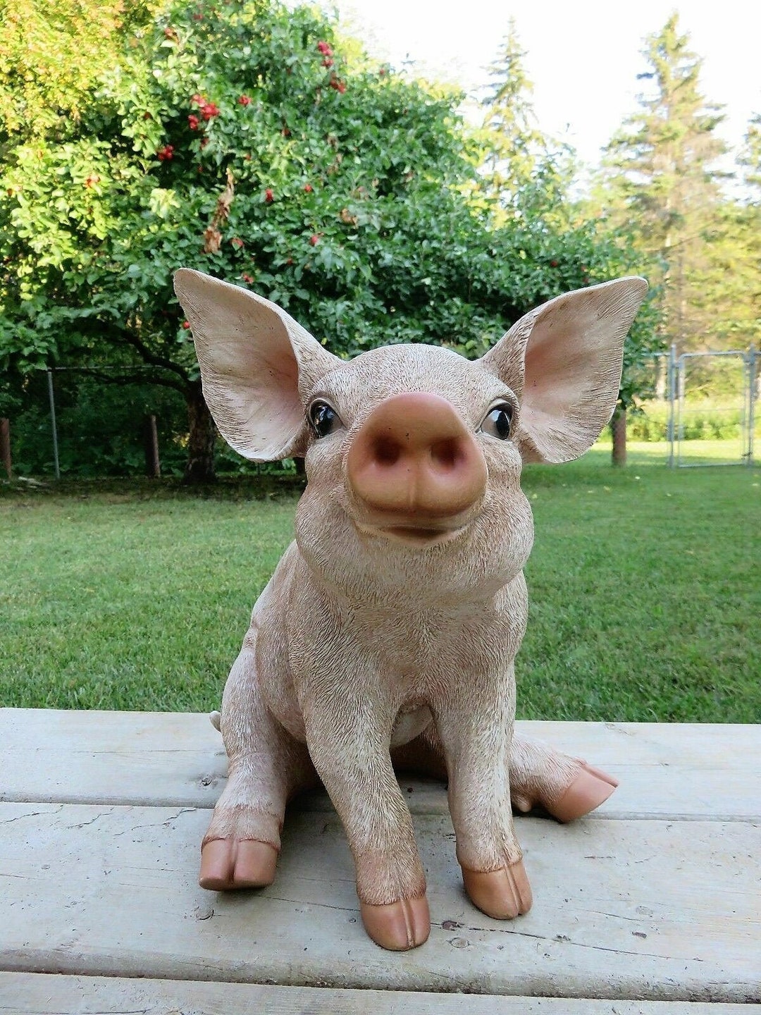 Pig Farm Yard Figurine Sitting , Garden Statue Resin Ornament Lawn ...