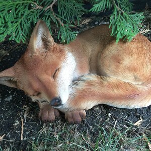 Red Fox Figurine Napping Statue Resin Yard Ornament Lawn Decor Garden ...