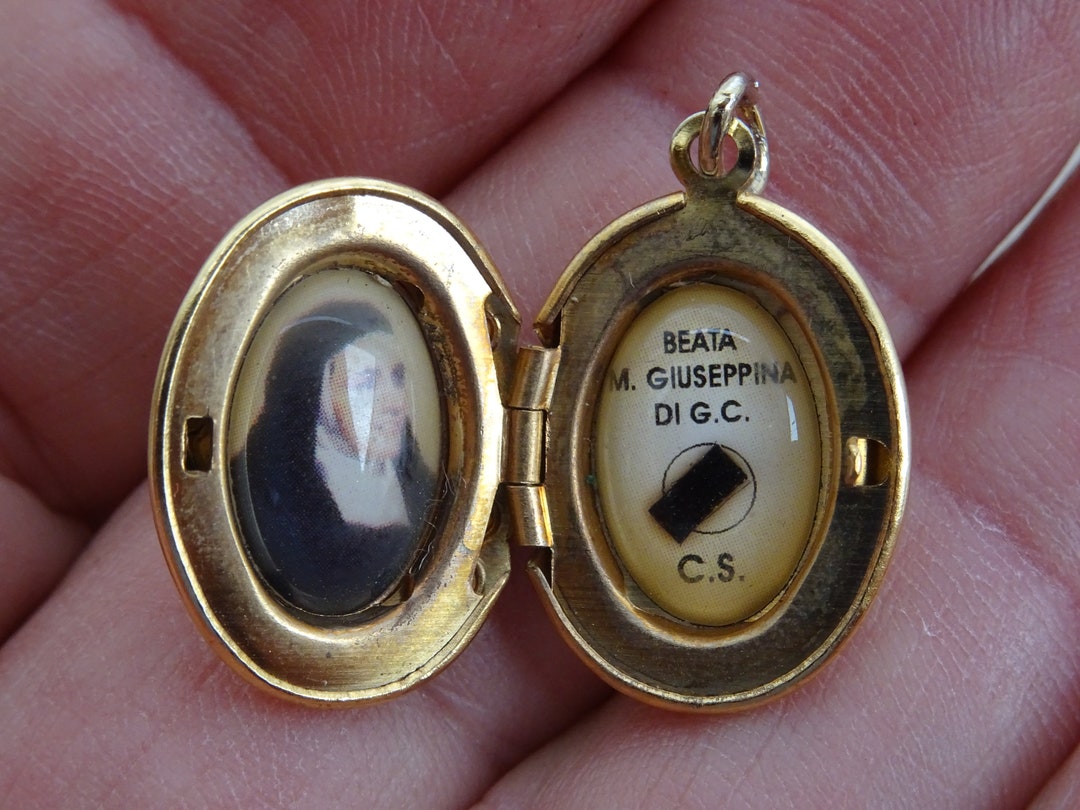 Religious Catholic Shrine Locket Medal Charm Pendant With Reliquary ...