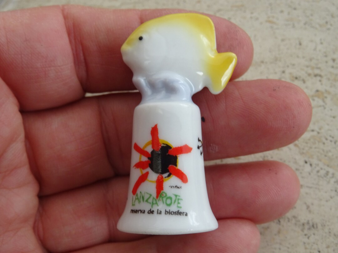 Vintage Porcelainen Thimble Thimbleful With a Fish of Lanzerote. ( 1 ...