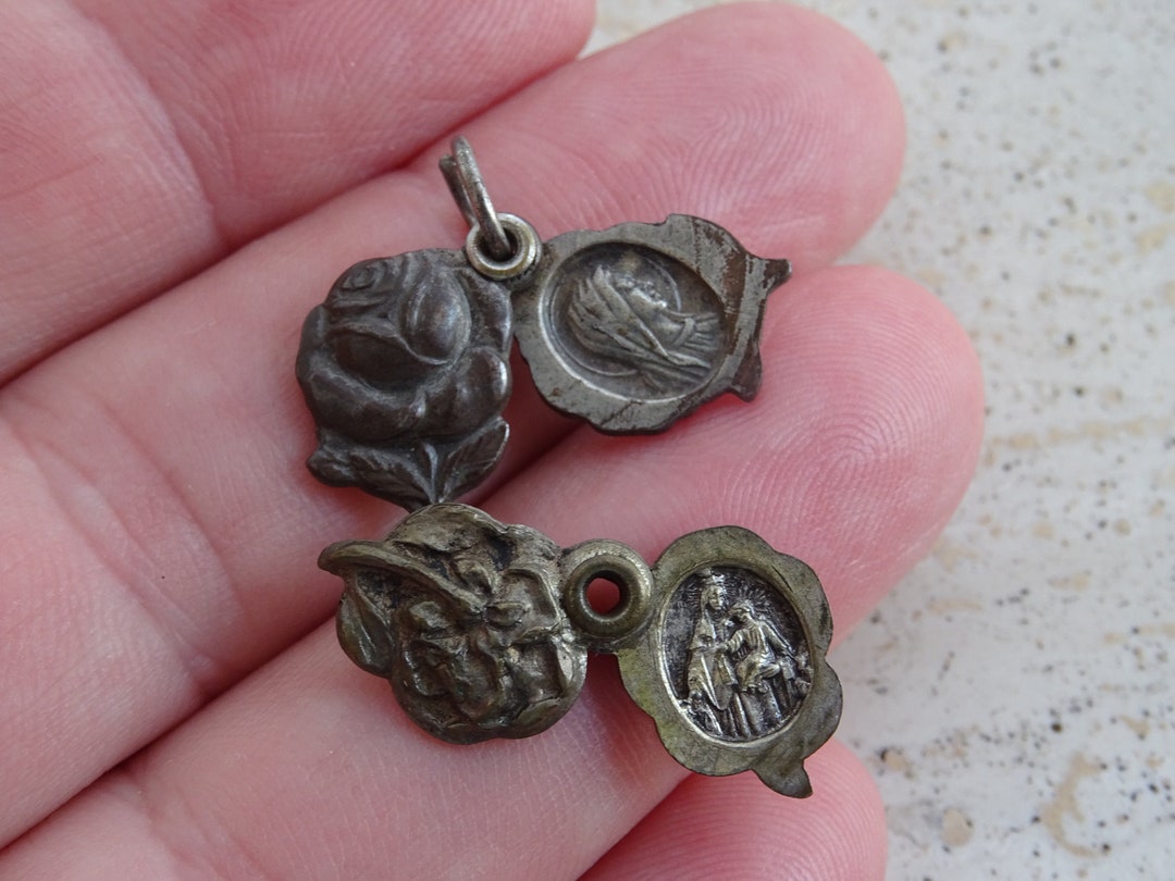 2 Religious Antique French Silvered Catholic Lockets Pendants Medals of ...