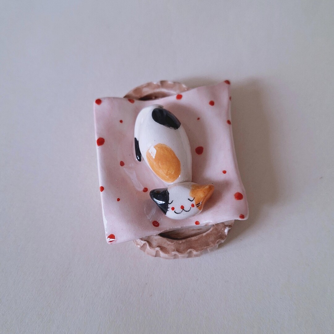 Small Sleeping Pottery Calico Cat on a Blanket, Small Ceramic Cat ...