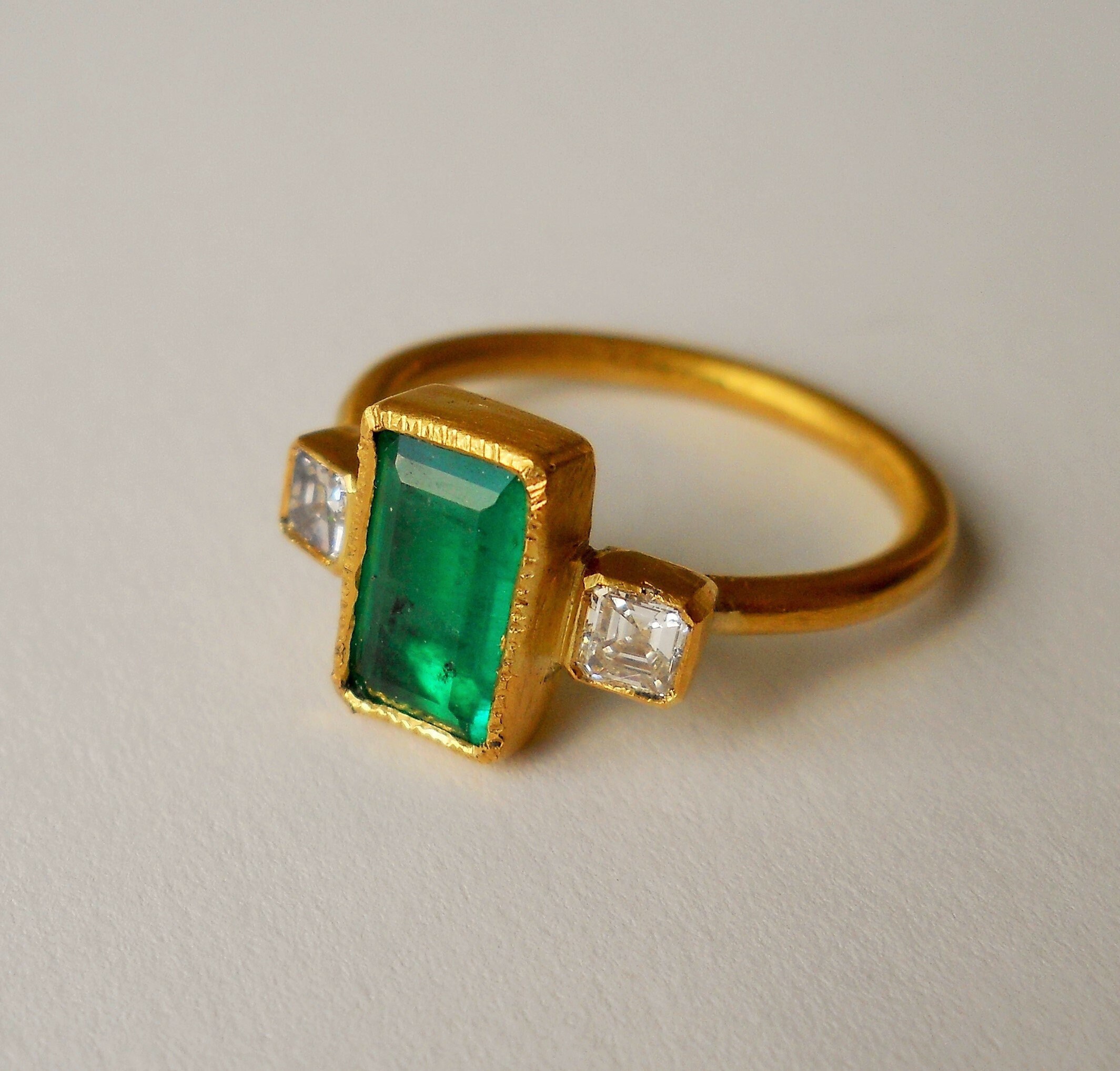 22K Women's Natural Green Emerald and Natural Diamond Trilogy Ring ...