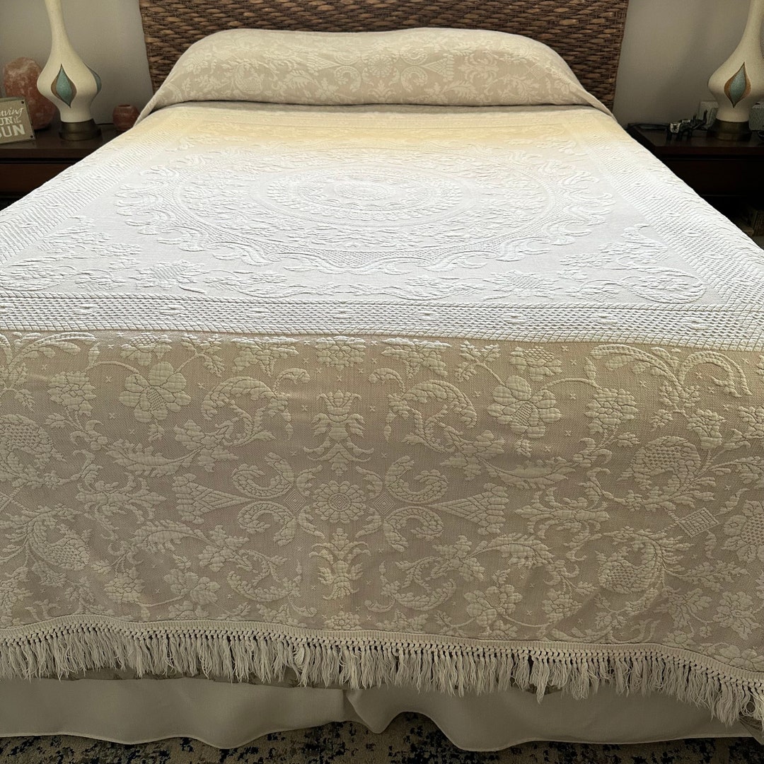 Shabby Chic Queen Bedspread/bates Queen Elizabeth/vintage - Etsy