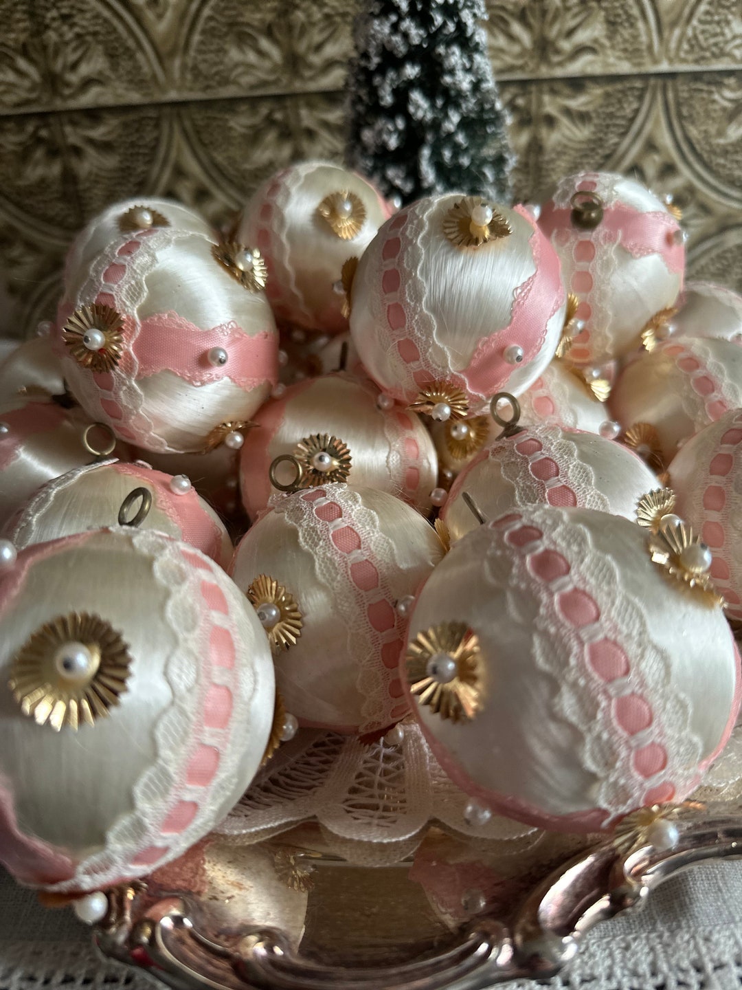 Shabby Chic Christmas Bulbs/satin Embellished Xmas Balls 4 Piece Sets ...