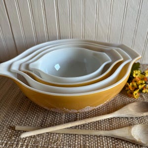 Vintage Pyrex Nesting Bowls/butterfly Gold Cinderella - Etsy