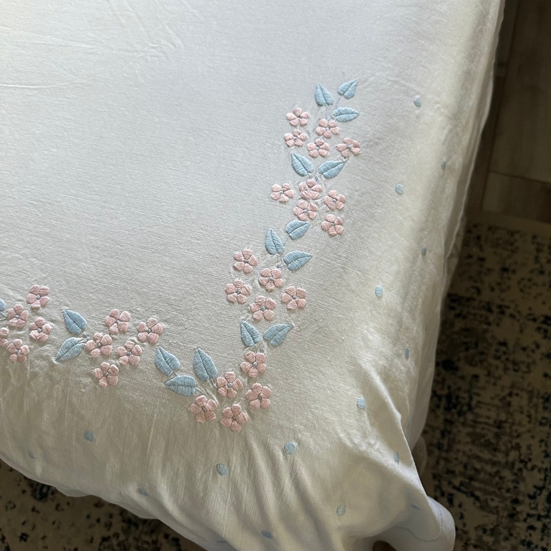 Vintage Bed Coverlet/embroidered Summer Bedding 88” X 76” - Etsy