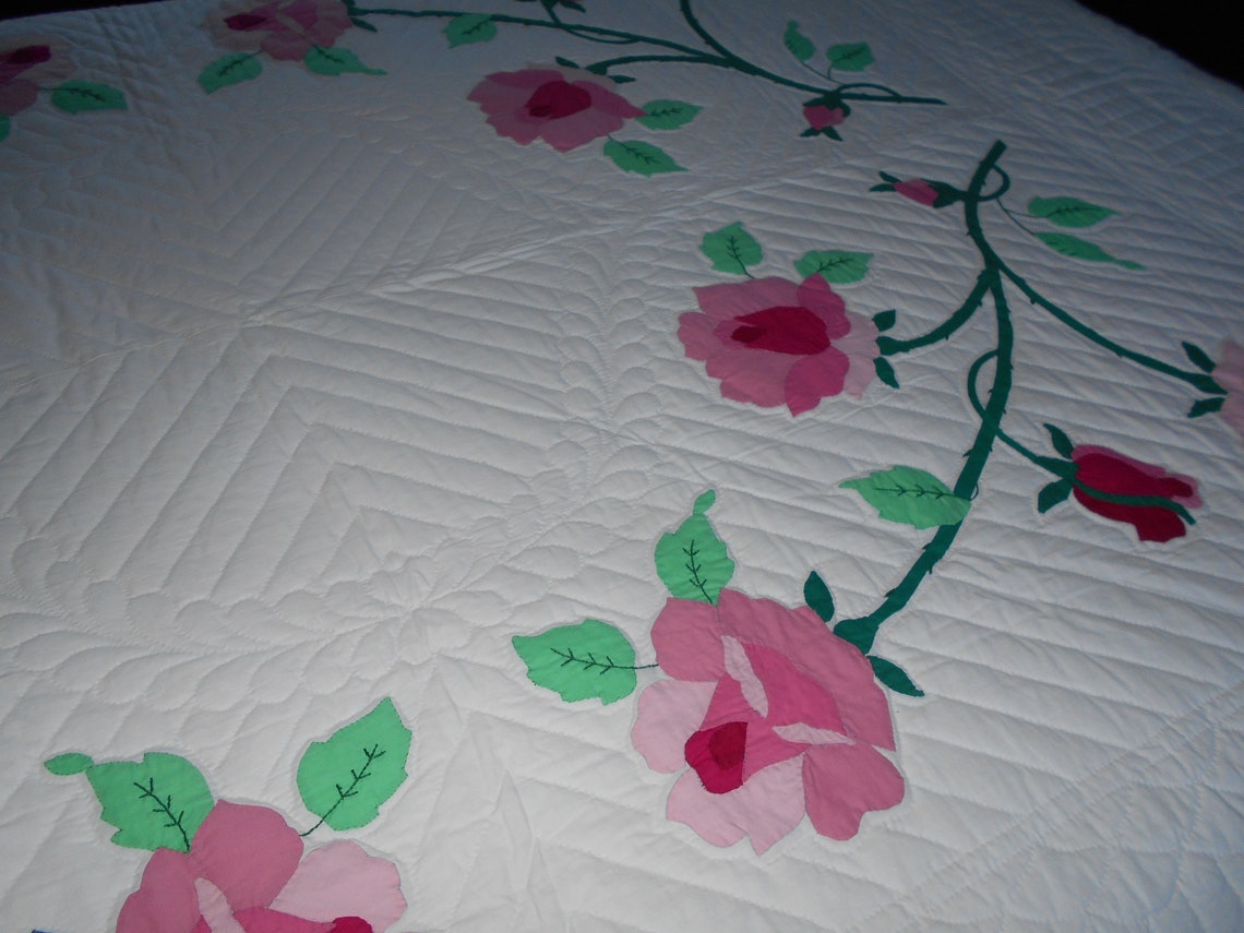 Vintage Rose Wreath Quilt. Hand Appliqued and Quilted Very Good ...