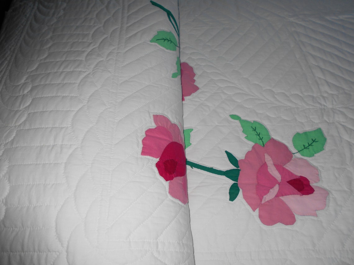 Vintage Rose Wreath Quilt. Hand Appliqued and Quilted Very Good ...