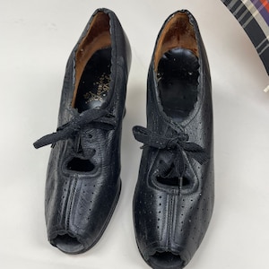 Vintage 1940s Keyhole Peep Toe Chunky Heel Black Shoes / 40s Babydoll ...