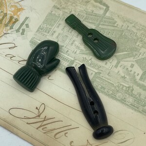 Vintage 1930s 1940s Bakelite Clothespin Glove Ukulele Goofies Button ...