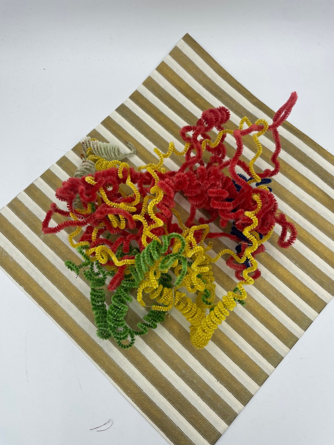 Vintage 1940s Tiny Wired Chenille Pipe Cleaner Craft Christmas Ornament ...