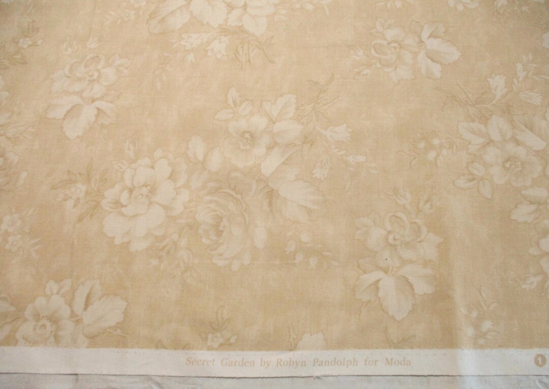 MODA Robyn Pandolph Secret Garden 1 Yard Quilter Fabric Cotton Beige ...