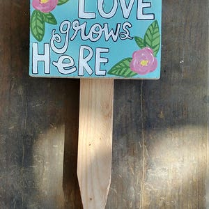 Flower Garden Sign, Love Grows Here Wood Sign, Gardener Gift,garden ...