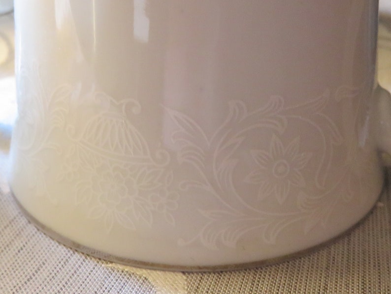 Classic Vintage lovelace by Crown Victoria Set | Etsy