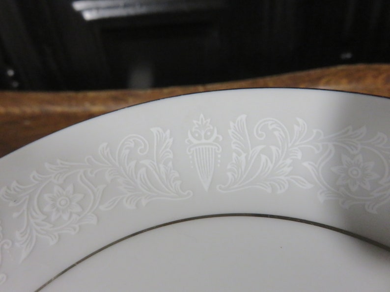 Classic Vintage lovelace by Crown Victoria Complete Service for Five ...