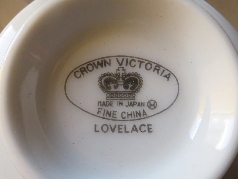 Classic Vintage lovelace by Crown Victoria Complete Service for Five ...