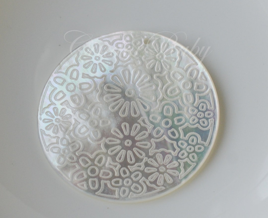 White Shell Flower Garden Disc Pendants,double Side Hand Carved ...