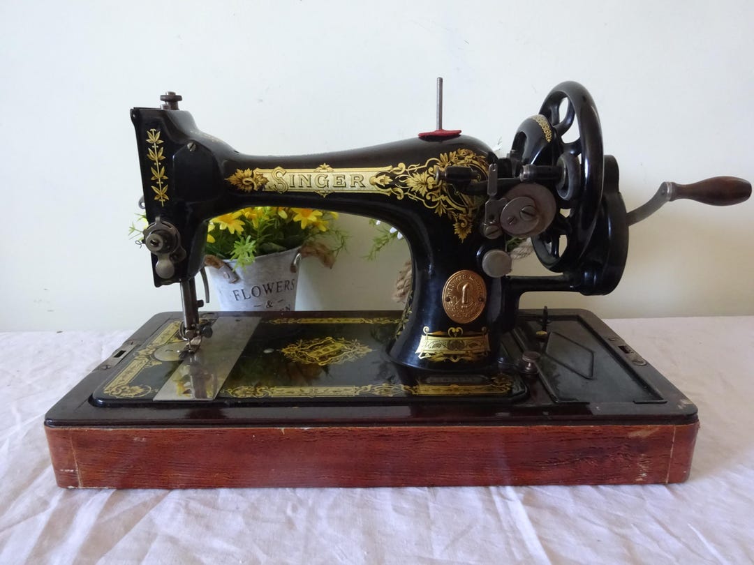 Vintage Singer Sewing Machine Model Number No28 Circa 1925 Hand Crank ...