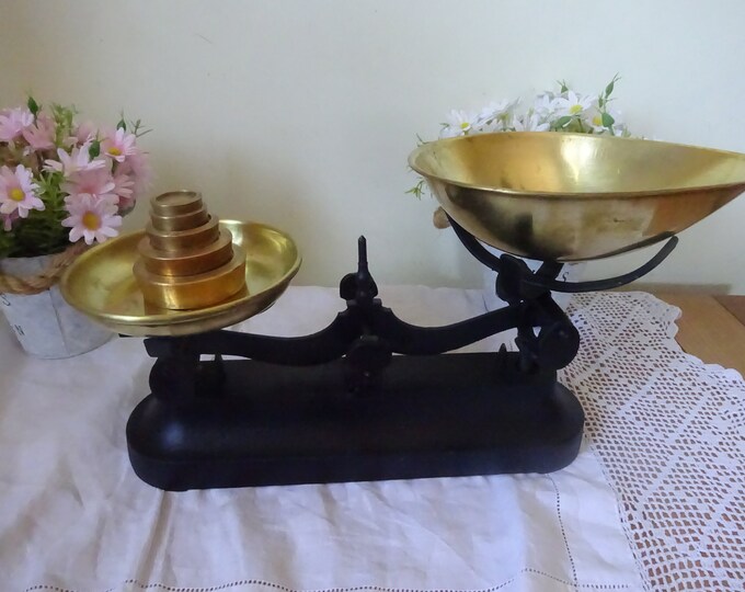 Vintage Kitchen Scales Including a Set of Five Solid Brass Weights ...