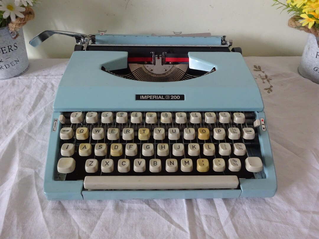 Vintage Imperial 200 Typewriter in Lovely Working Condition Including ...