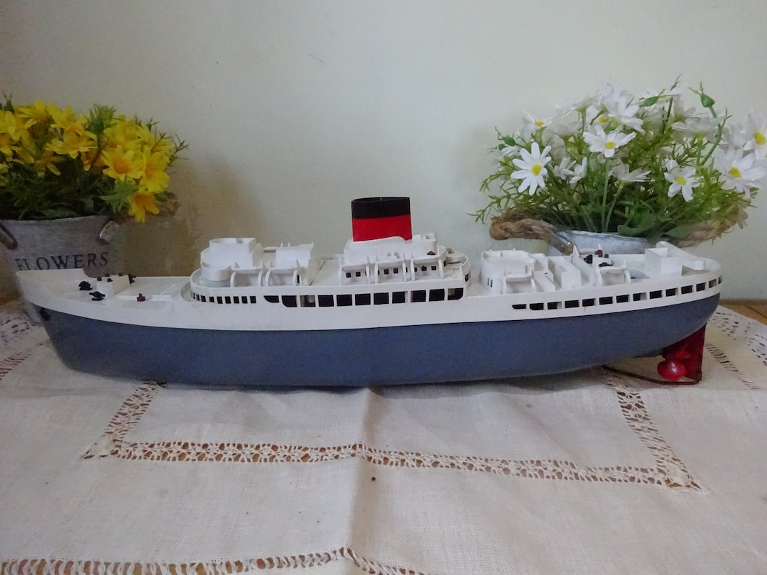 Vintage Clock Work Ship Ocean Liner Tri-ang Ocean Liner R.M.S Pretoria ...