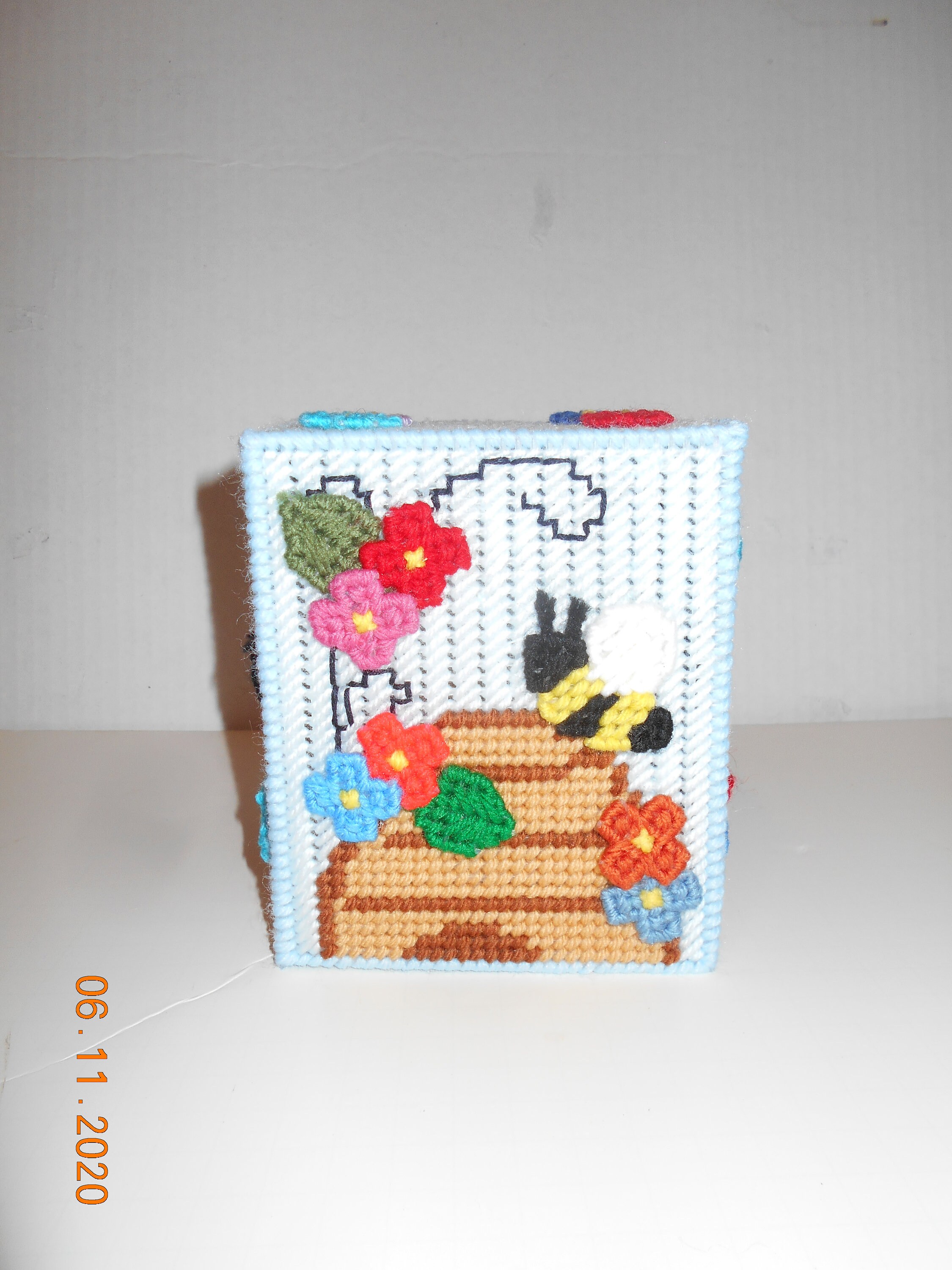 Bumble bee & Hive tissue box cover plastic canvas flowers | Etsy