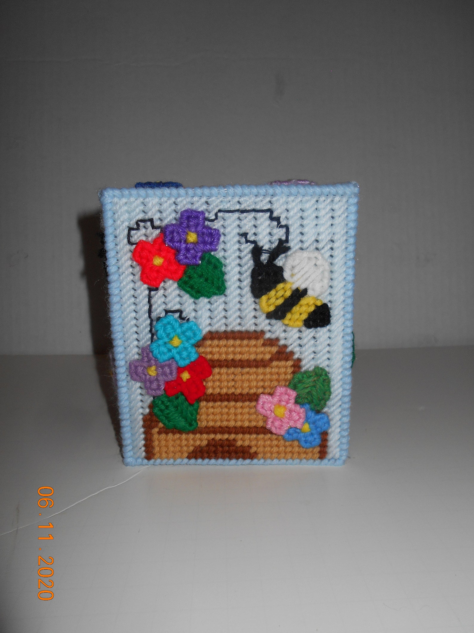 Bumble bee & Hive tissue box cover plastic canvas flowers | Etsy