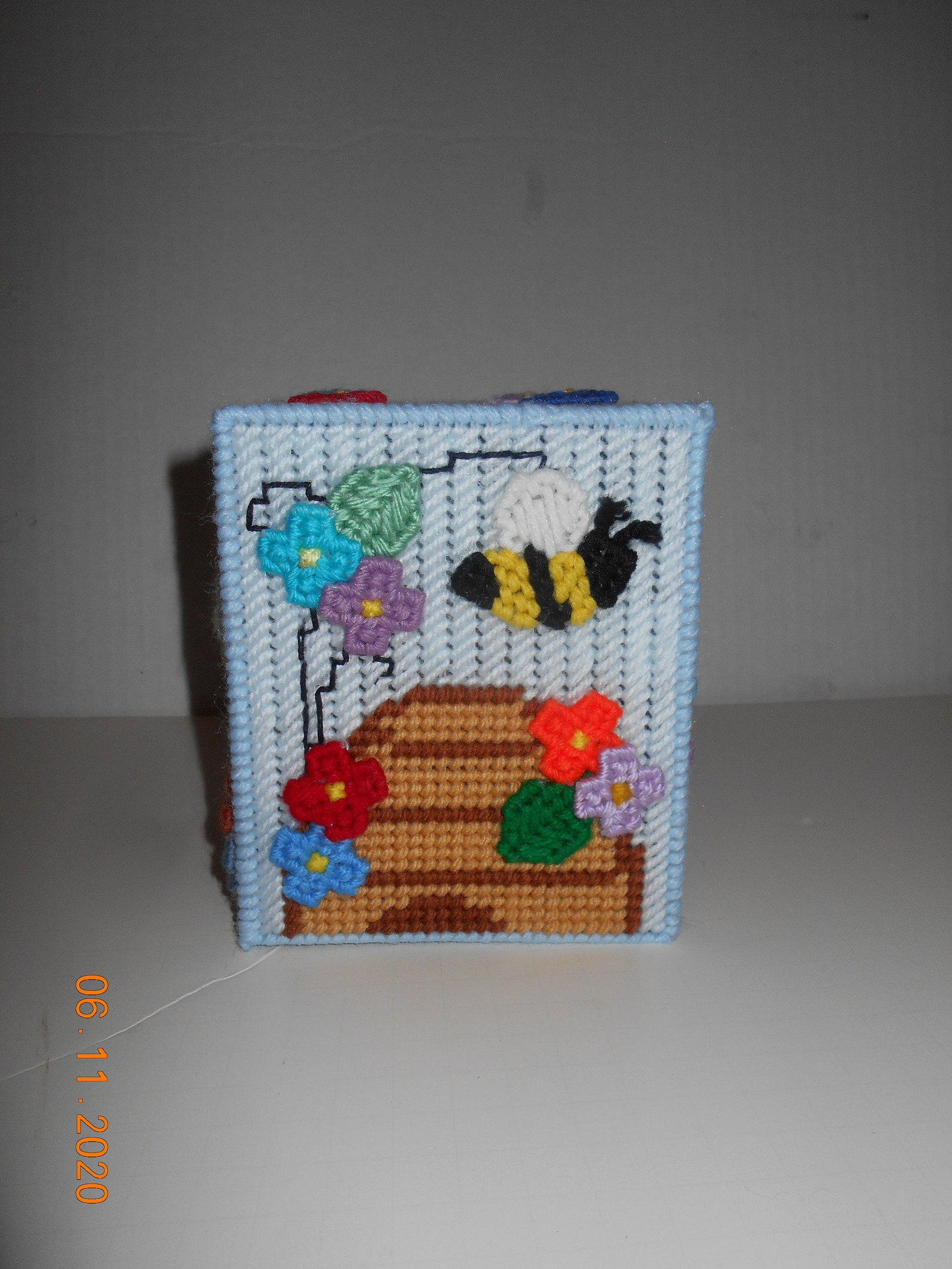 Bumble bee & Hive tissue box cover plastic canvas flowers | Etsy