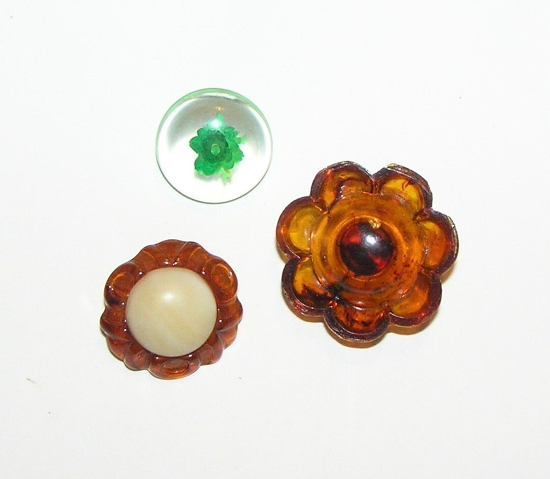 Lot of Three Outstanding Vintage Lucite Buttons - Etsy Österreich