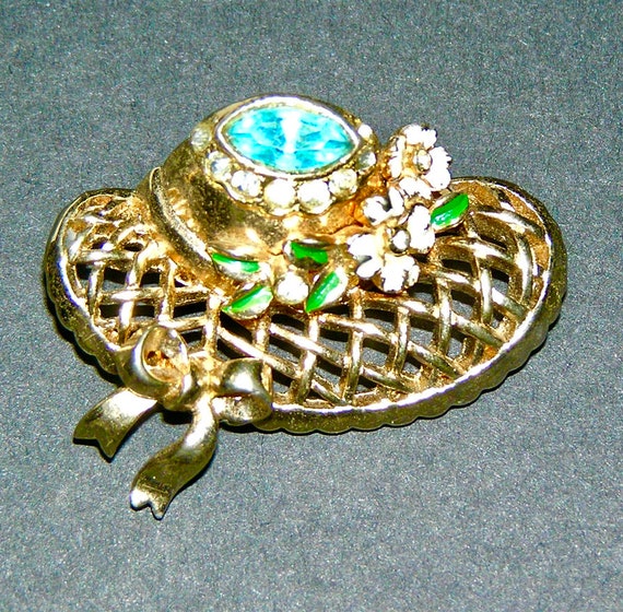 Very Old Late 1940s Straw Hat Brooch with White Flowe… - Gem