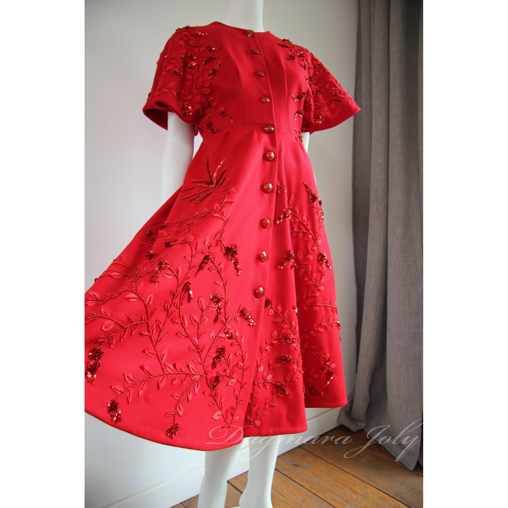 PRET A ENVOYER Manteau rouge femme brodé à la main vetement | Etsy