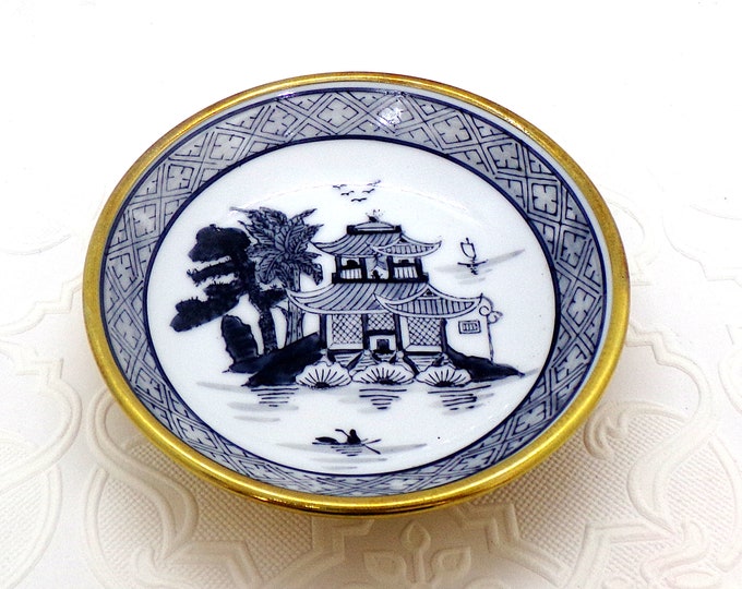 Chinoiserie Blue & White Porcelain Bowl With Pagoda Pattern and Brass ...