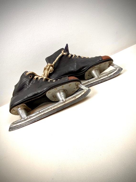 1960s Vintage CCM Ice Hockey Skates Size 8 Leather - Gem