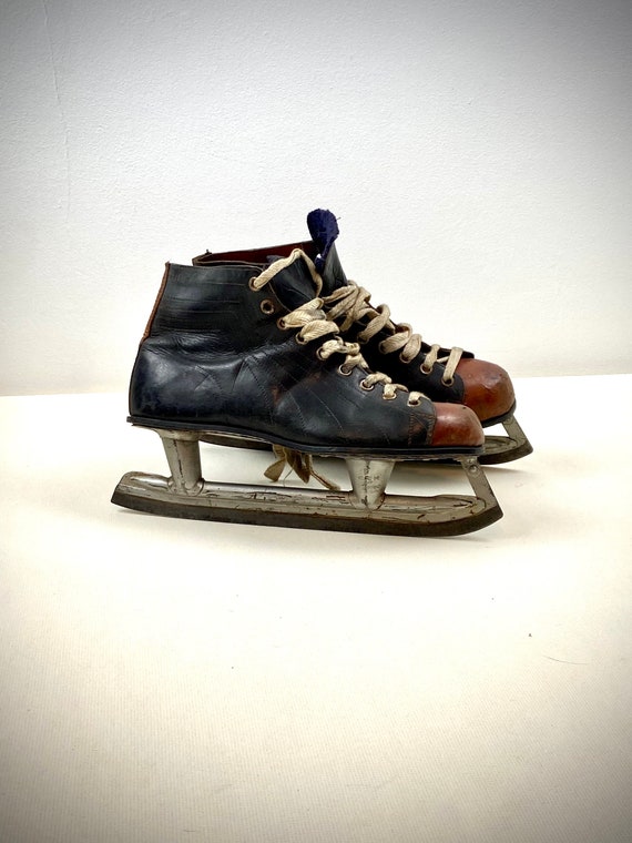 1960s Vintage CCM Ice Hockey Skates Size 8 Leather - Gem