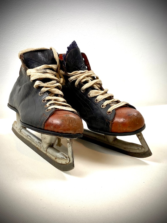 1960s Vintage CCM Ice Hockey Skates Size 8 Leather - Gem