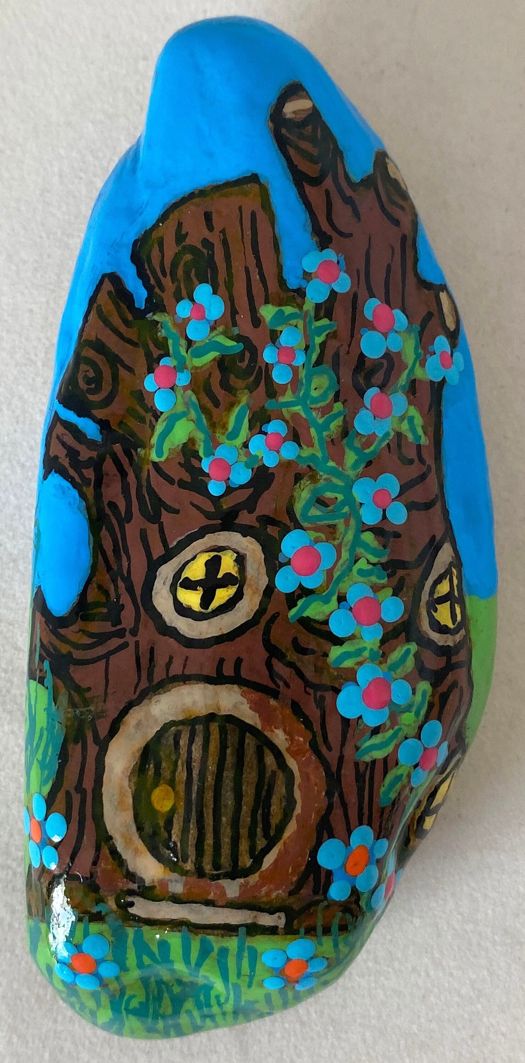 This Fantastic Tree Stump, Surrounded by Flowers, Would Make a Lovely ...