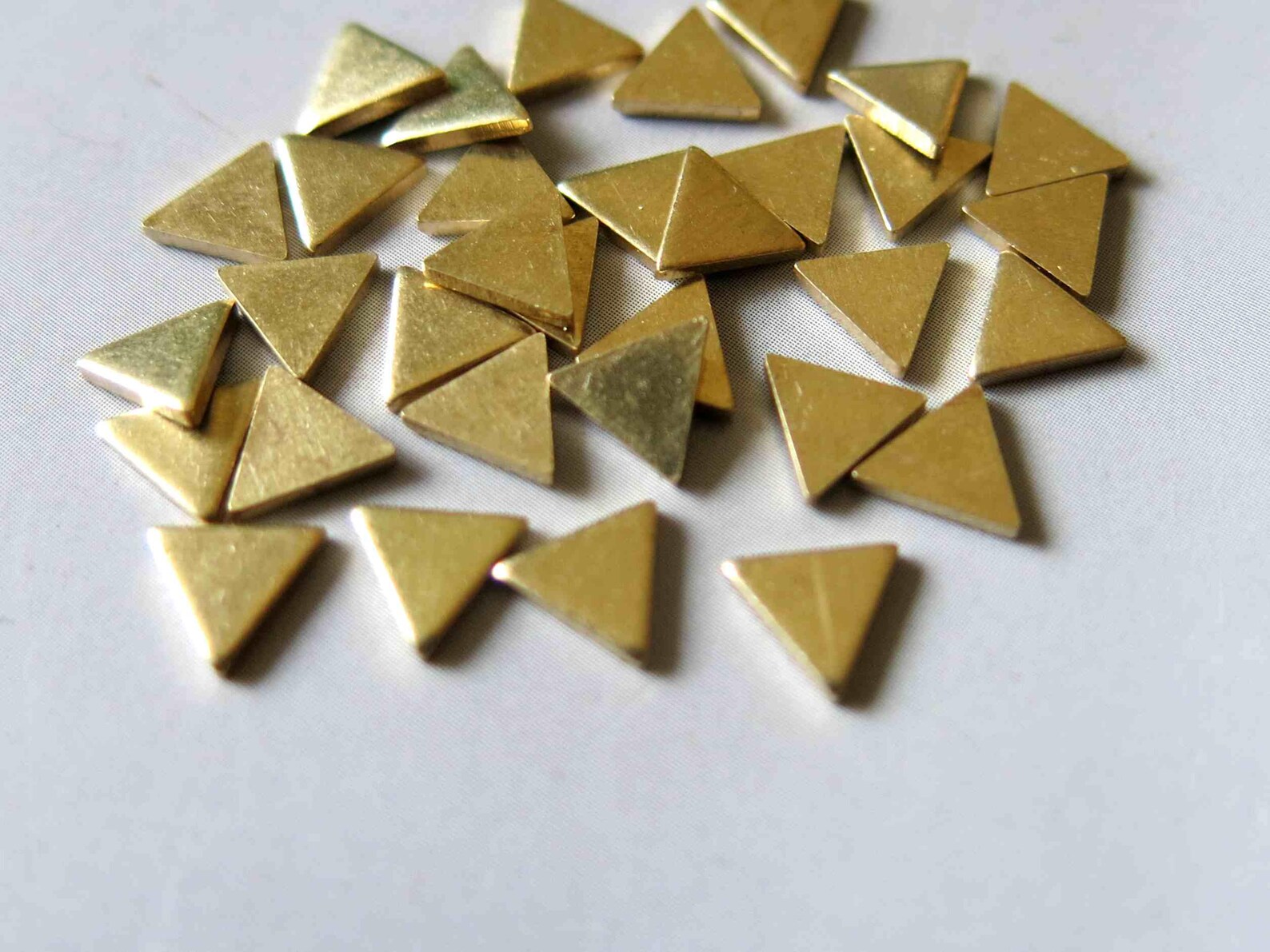 200pcs Raw Brass Triangle Stamping Stamping TagCharms 6mm x | Etsy