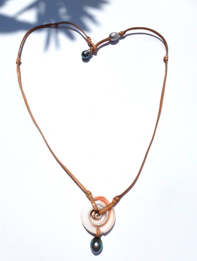 Collier Perle de Tahiti coquillage lambis perle d'eau | Etsy