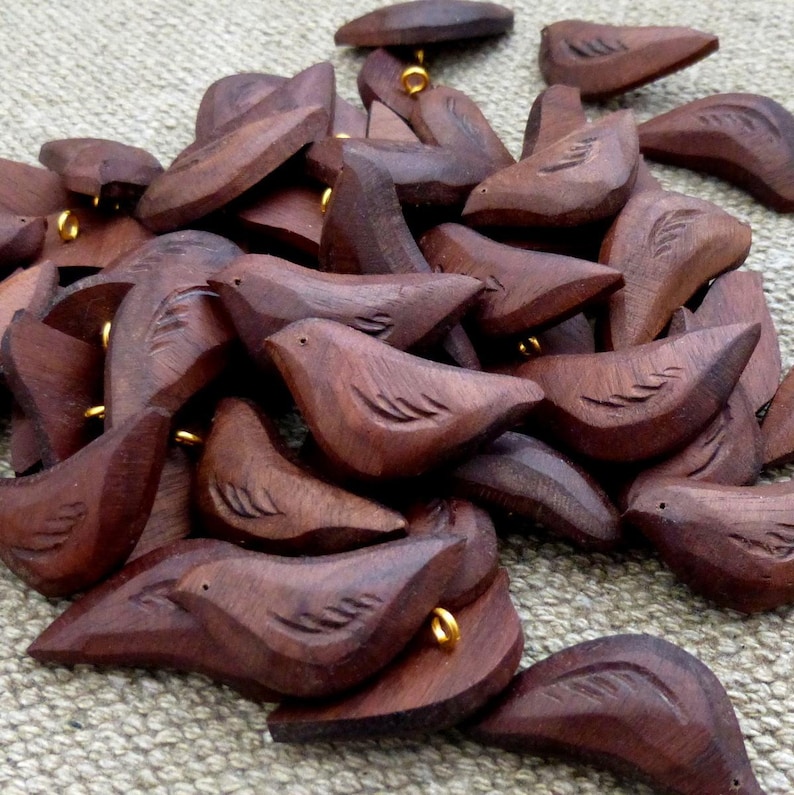 12 Carved Wood Buttons Bird Buttons Primitive Button Walnut - Etsy