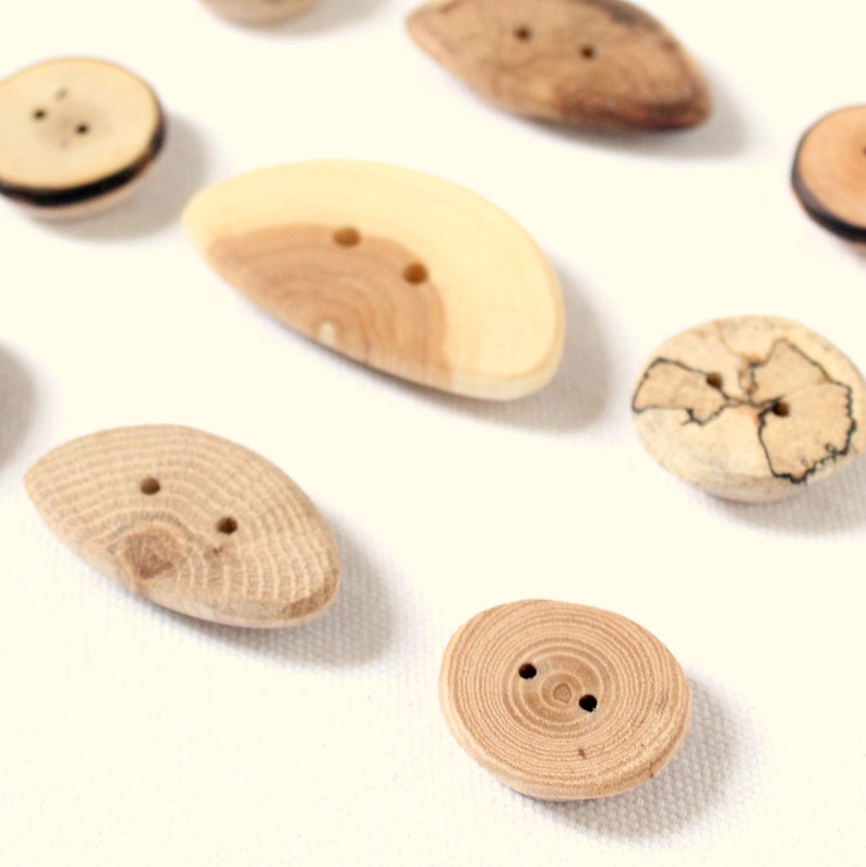 9 Small Wood Buttons Spalted Oak Buttons 3/4 - Etsy