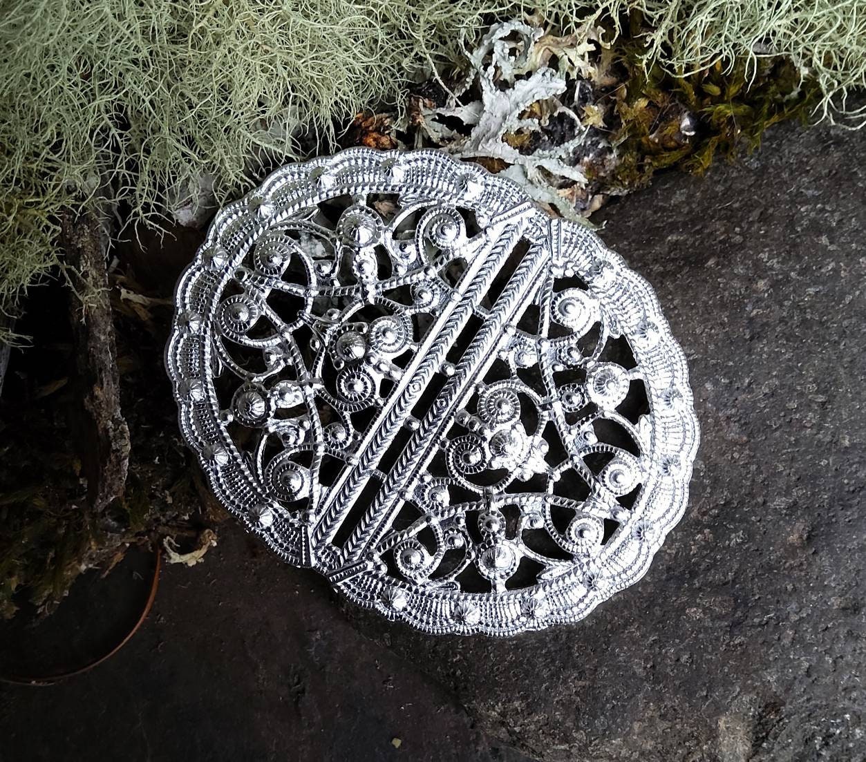 Bright Silver Stamping Oval Medalion 42mm