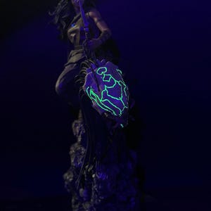 Predator Naru and Her PREY 3d Printed Custom Collectible Statue 1/6 - Etsy