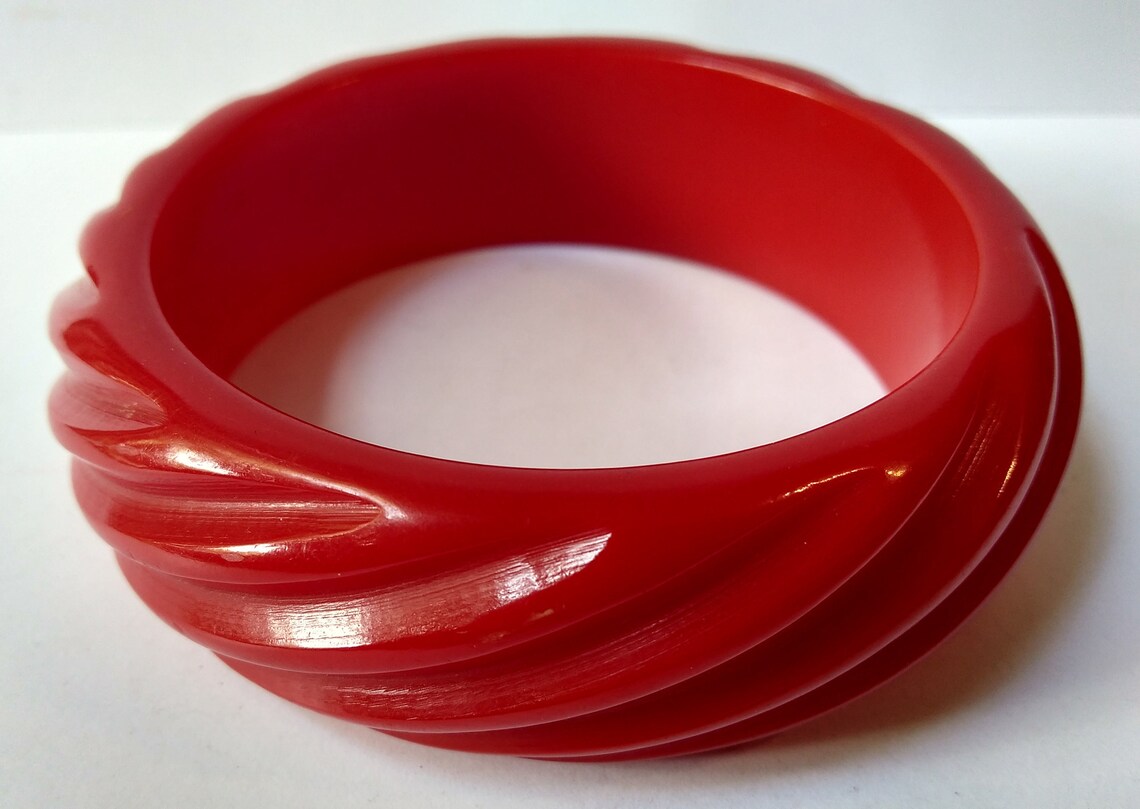 Chunky VINTAGE Art Deco deep carved red BAKELITE bangle | Etsy
