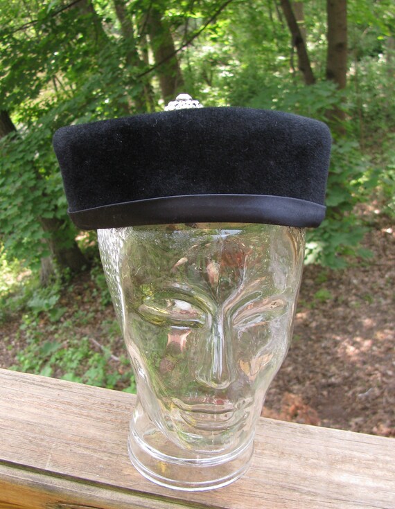 Vintage 1950's Black Velour Formal Lady's Hat with AB… - Gem